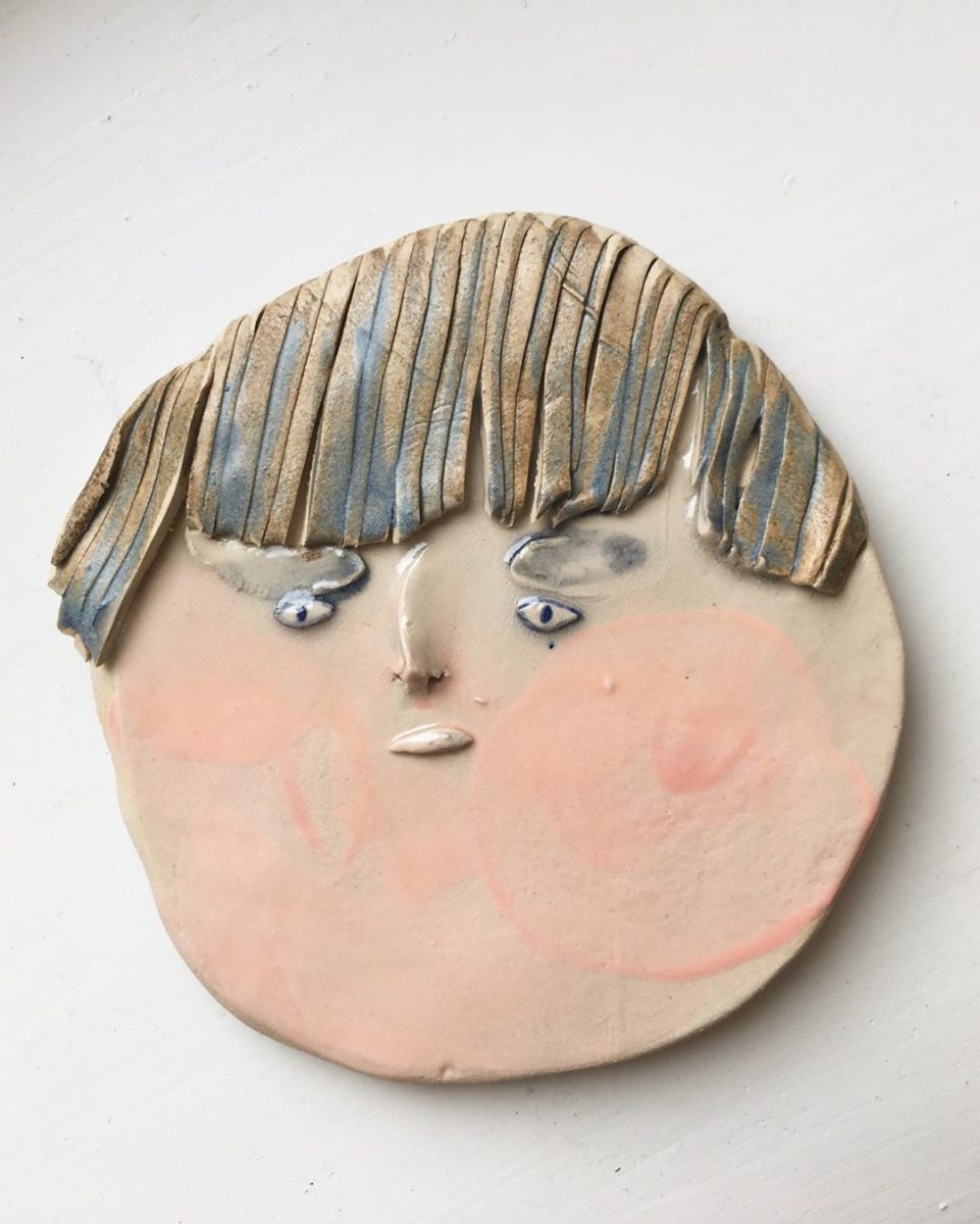 Flattened Ceramic Faces are the Hosts for Bold Illustrations by Armi ...