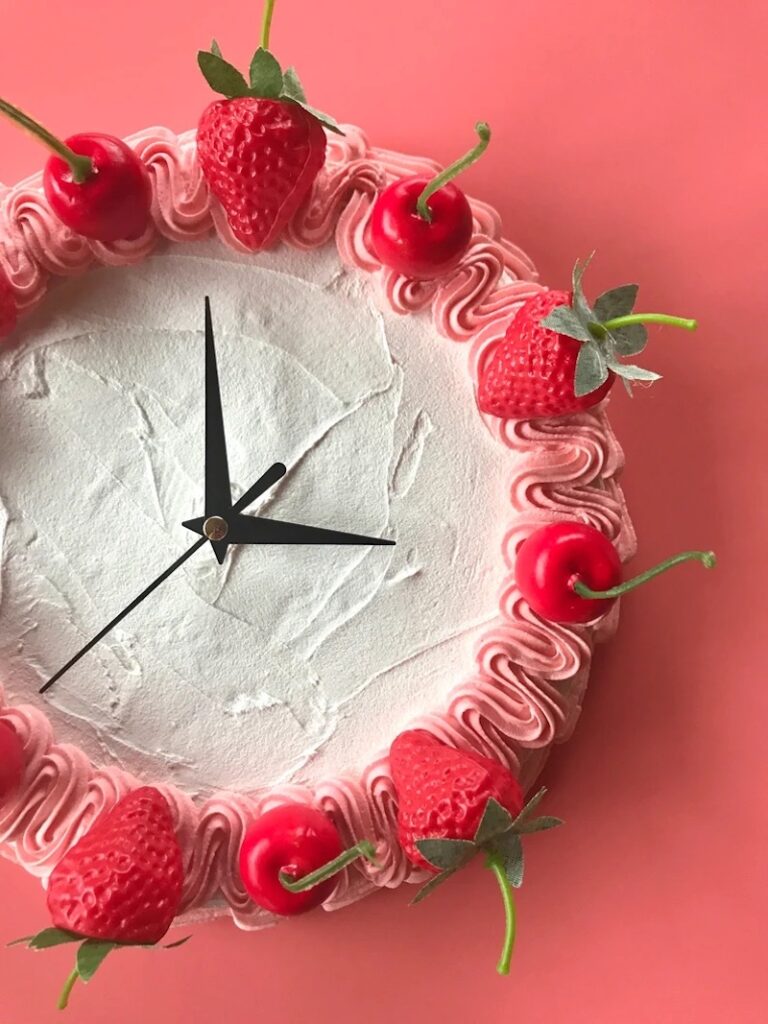 Lifelike ‘Fake Cake Clocks’ Are a Delicious Way To Tell Time - Brown ...