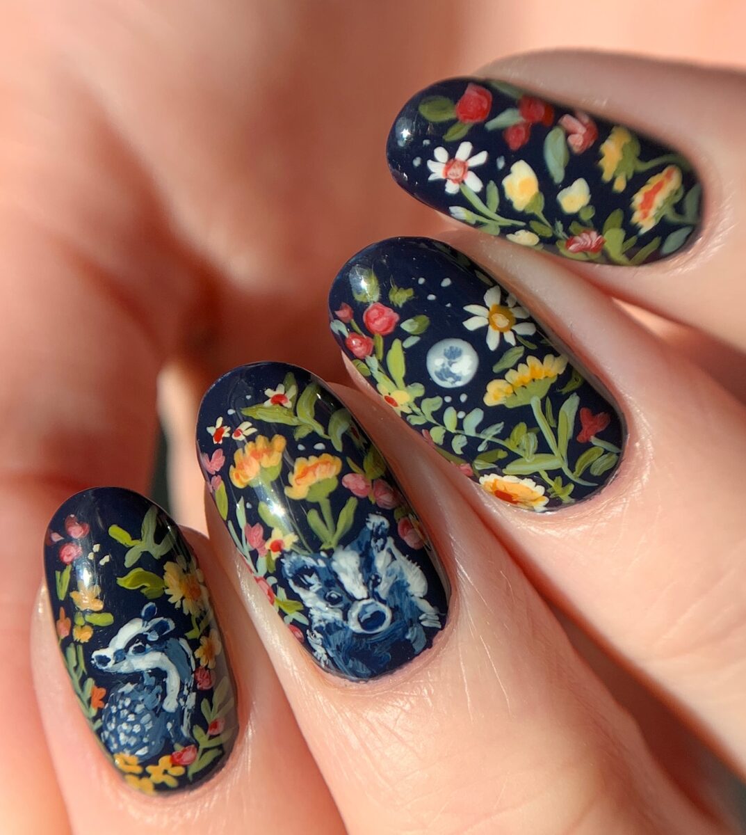 This Amazing Nail Art Turns Your Hand Into a Moving Gallery